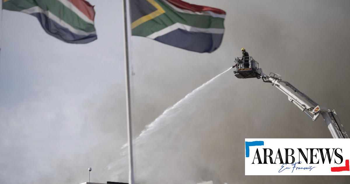 Afrique du Sud: l'incendie dévastateur au Parlement reprend après une ...