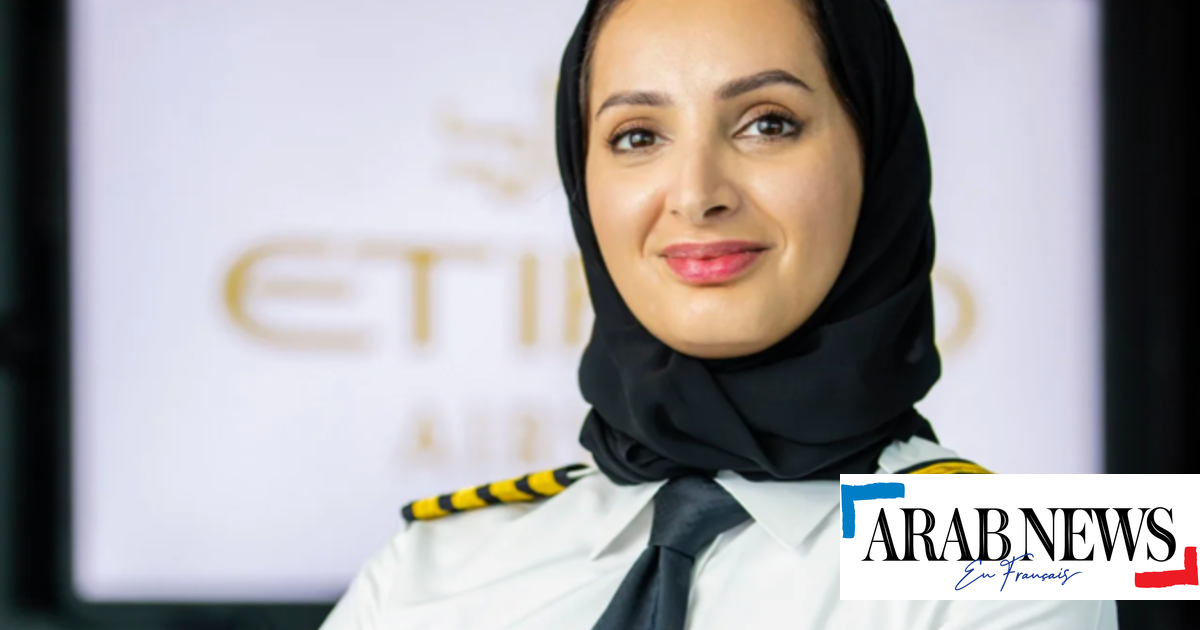 Aïcha al-Mansoori devient la première commandante de bord émiratie dans ...