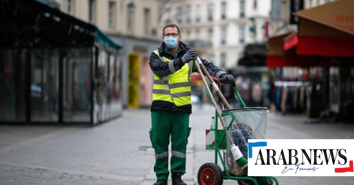 A Paris, Ludovic, éboueur star de TikTok, traque les déchets dans la ...