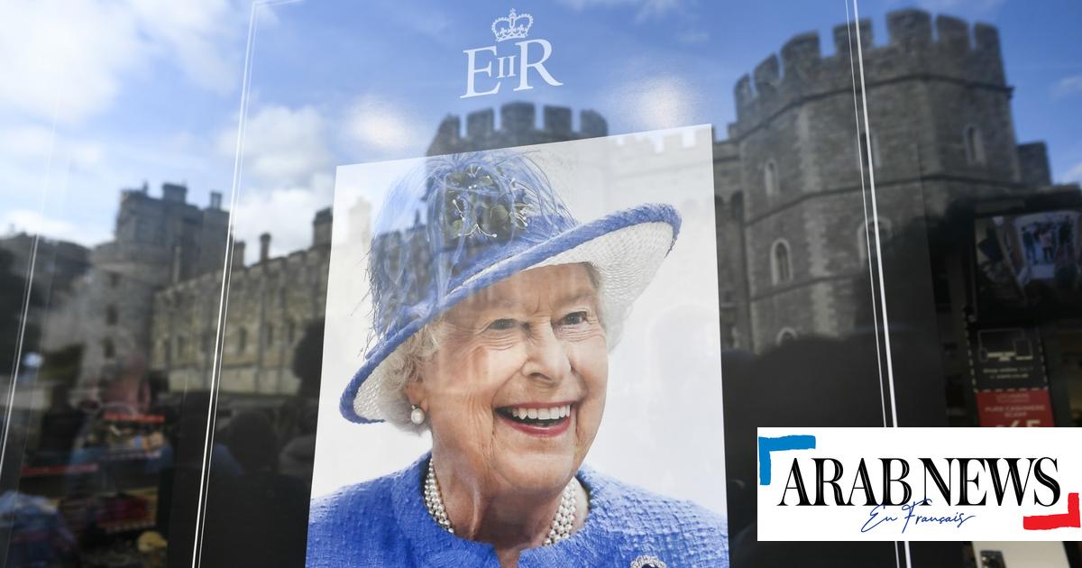 Dans une galerie londonienne, hommage en portraits à la reine Elizabeth ...