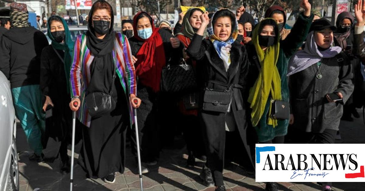Les femmes afghanes dénoncent l'interdiction faite aux femmes par les ...