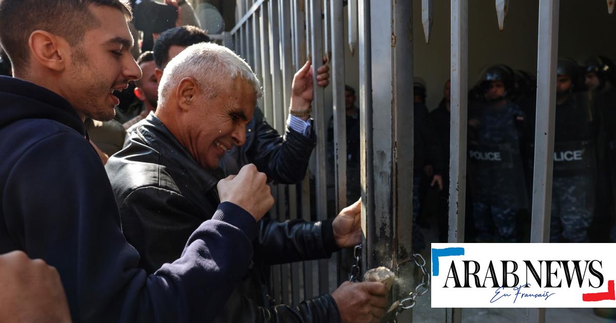 Explosion au port de Beyrouth: sit-in des familles de victimes devant le palais de Justice ...