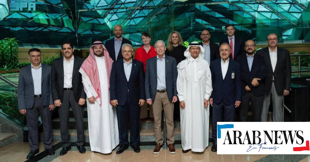 Le secrétaire d'État américain à l'énergie visite le siège de Saudi ...