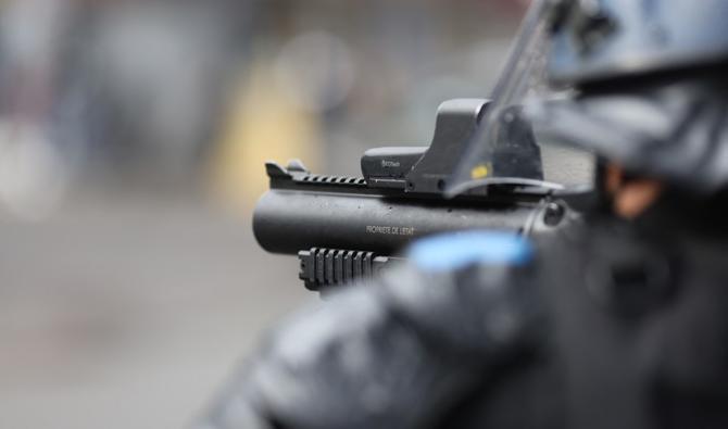 Tir de LBD «à bout portant» en 2020 à Paris : le policier mis en examen ...