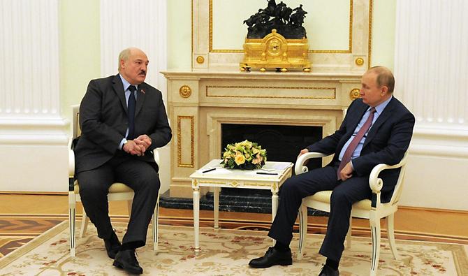 Poutine reçoit Loukachenko pour parler coopération militaire | Arab News FR