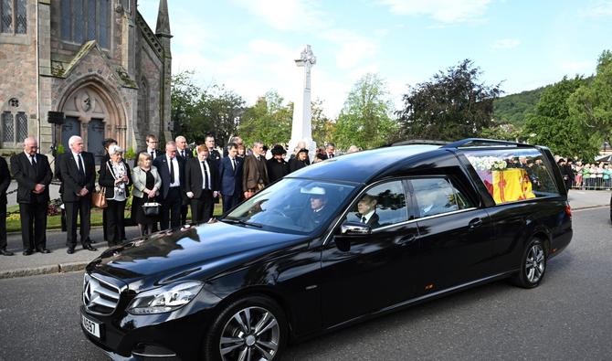 Emotion et foule compacte en Ecosse: Elizabeth II commence son dernier ...