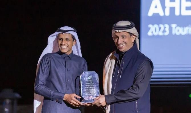 De jeunes Saoudiens récompensés pour leur hospitalité à AlUla | Arab ...